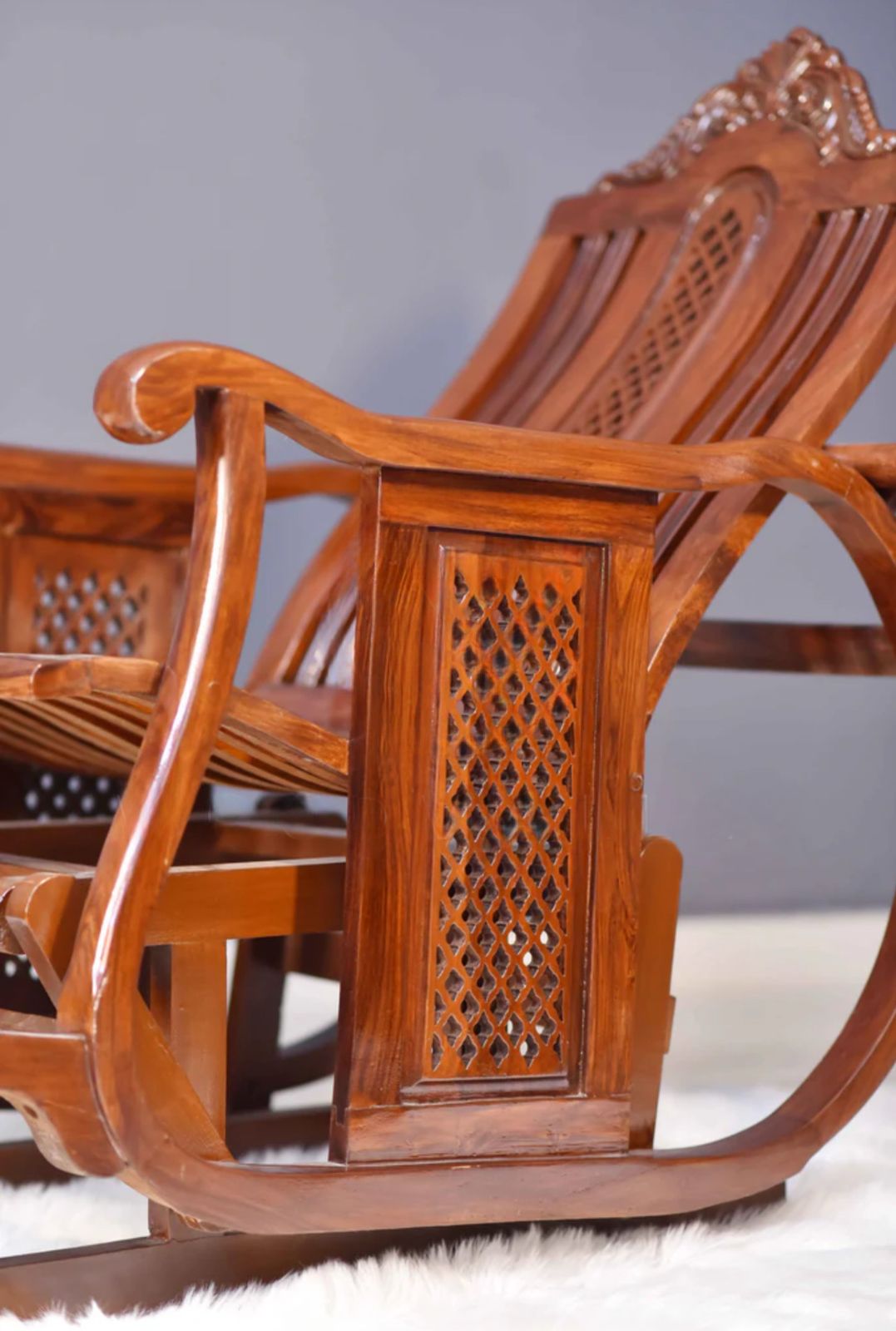 Wooden Screen Rod Rocking Chair - alhamadfurniture